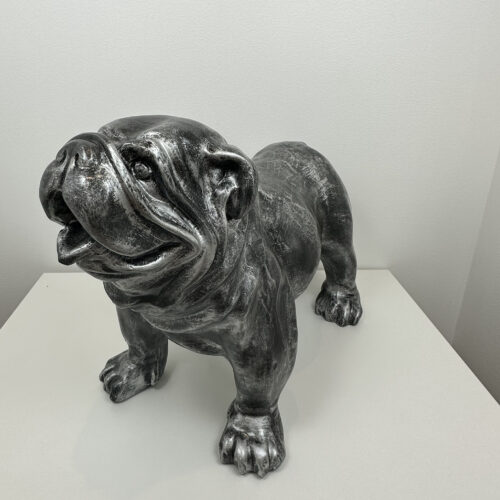 Stor hund i sort sølv