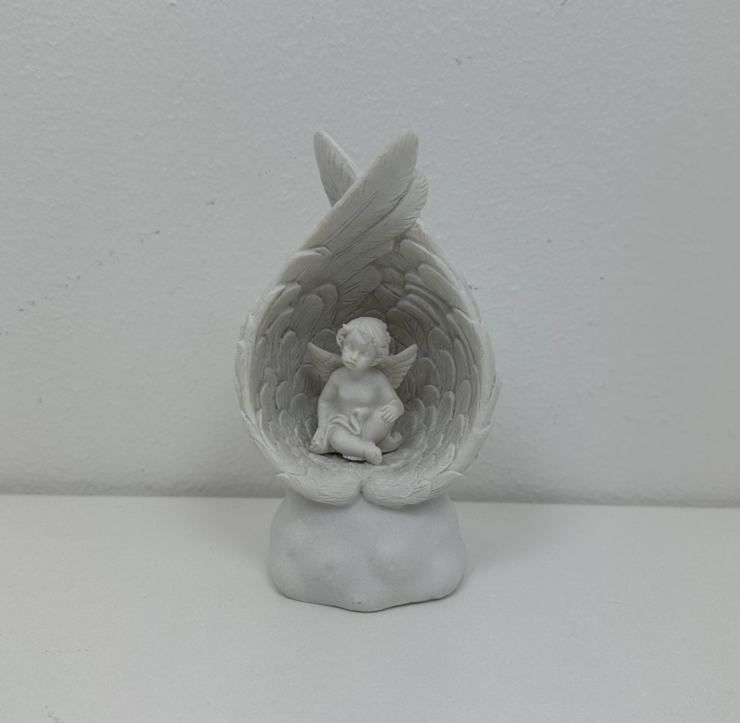 Englebarn Siddende Fjer Med Lys I - Nr 4 | Hurtig Levering – Køb!